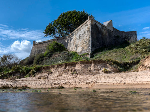 Cacela Castle; characteristics and background